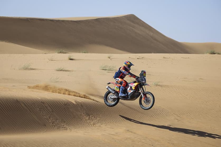 Benavides aprovecha sanción a Van Beveren y gana la quinta etapa del Dakar 2025 - Noticia de ...