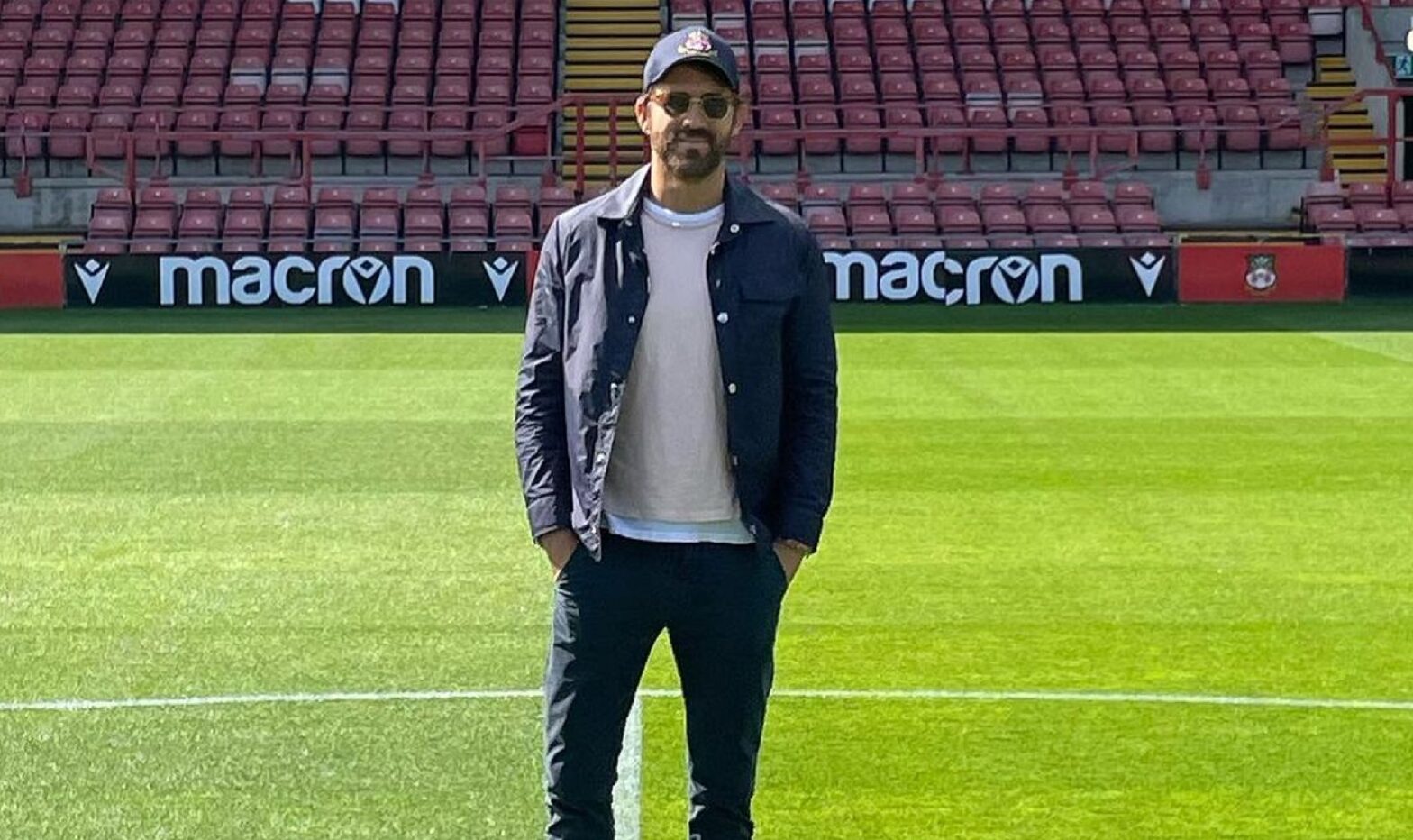 Grupo de inversores que integra el actor Ryan Reynolds compra 24% de ...