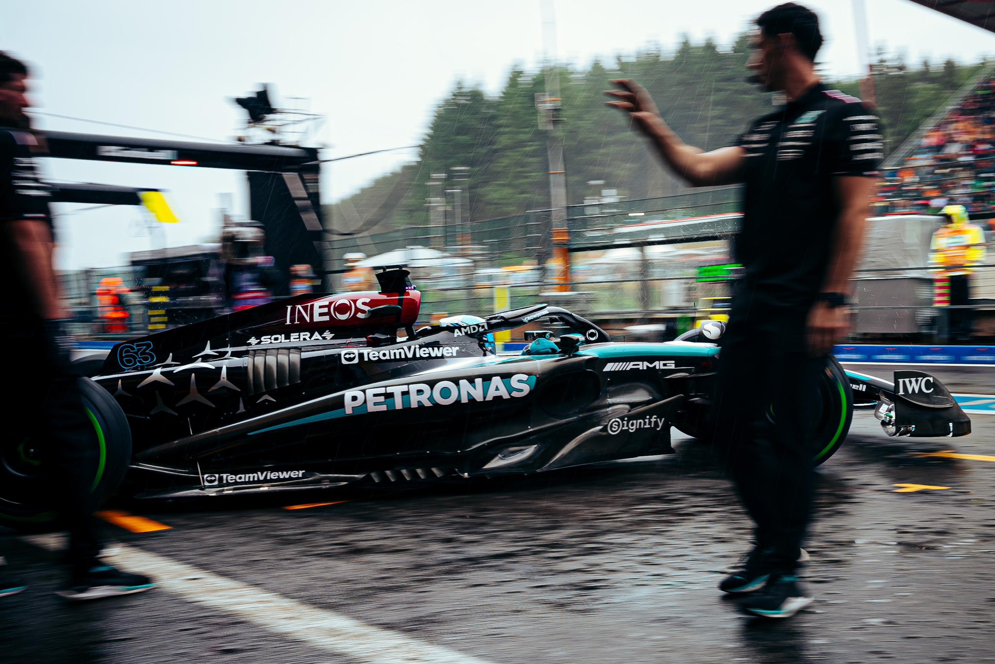 Mercedes da marcha atrás tras viernes flojo y sustituye nuevo suelo ...