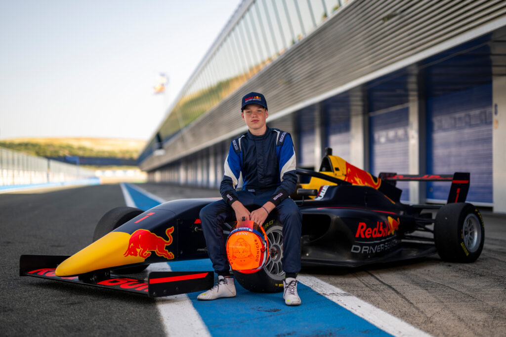 Red Bull se maravilla con hijo de Tom Coronel: "Si Verstappen se retira ...