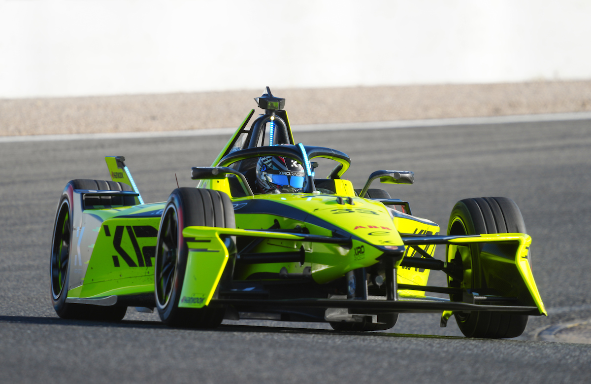 El Cupra Kiro sube a Jensen para test de novatos de Fórmula E durante ...