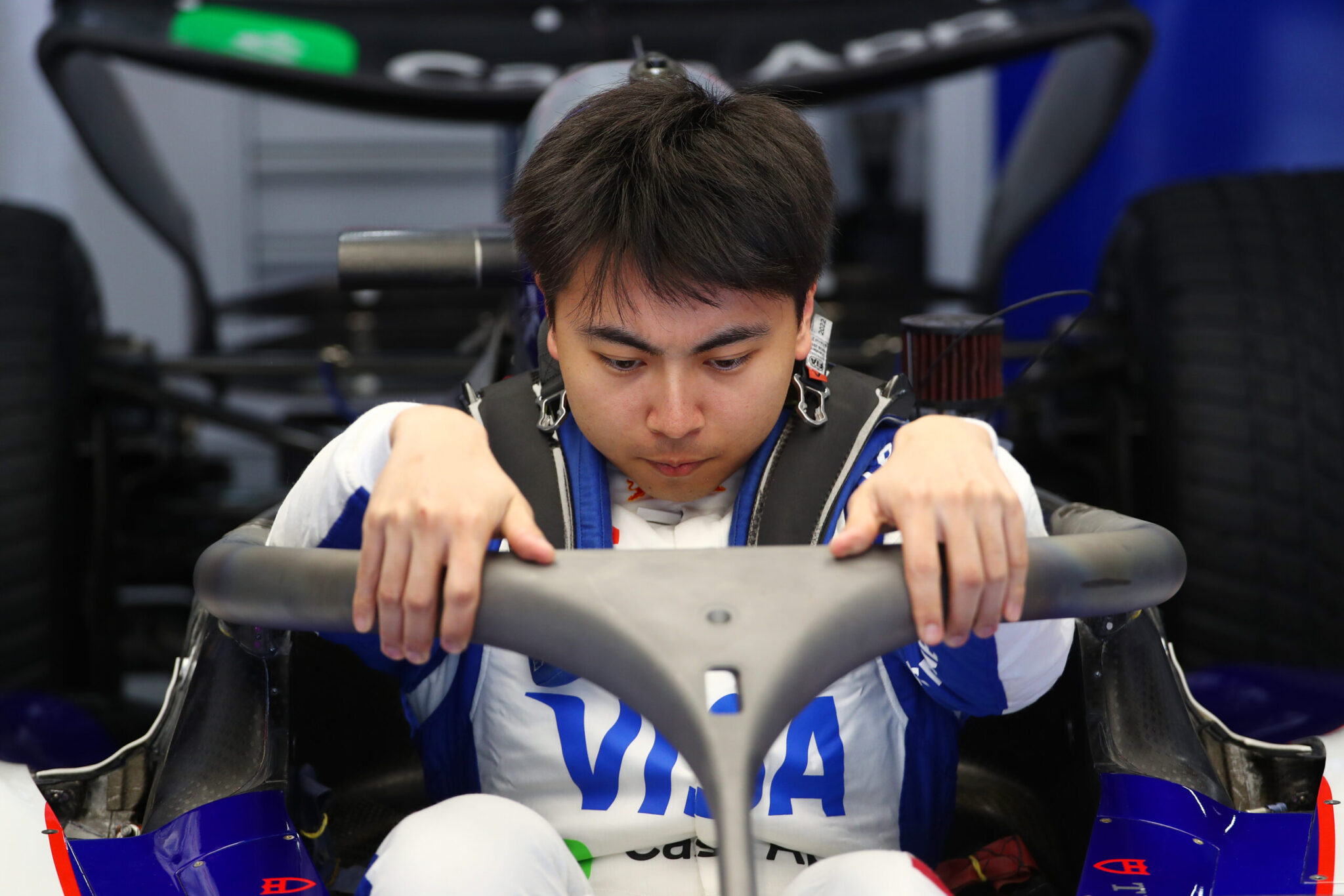 Lindblad e Iwasa son convocados por Racing Bulls para realizar una ...