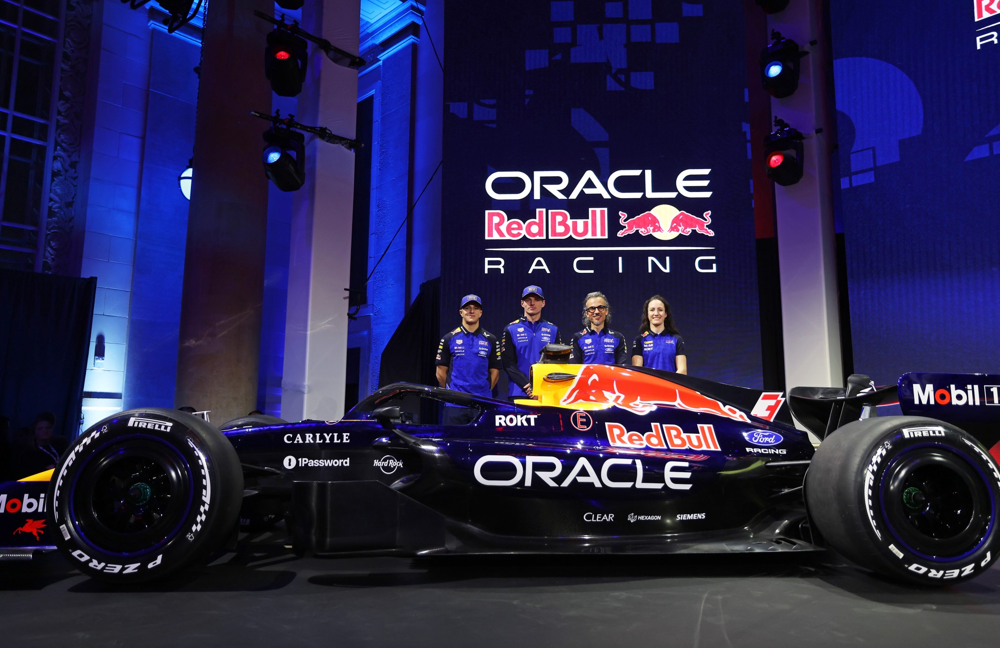 Verstappen elogia el "diseño retro" del RB22: «Me recuerda a mis ...