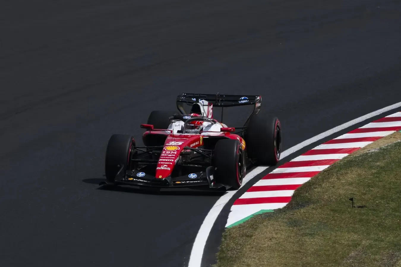 Nuevo suelo y alerón "Macarena": Ferrari detalla las actualizaciones ...