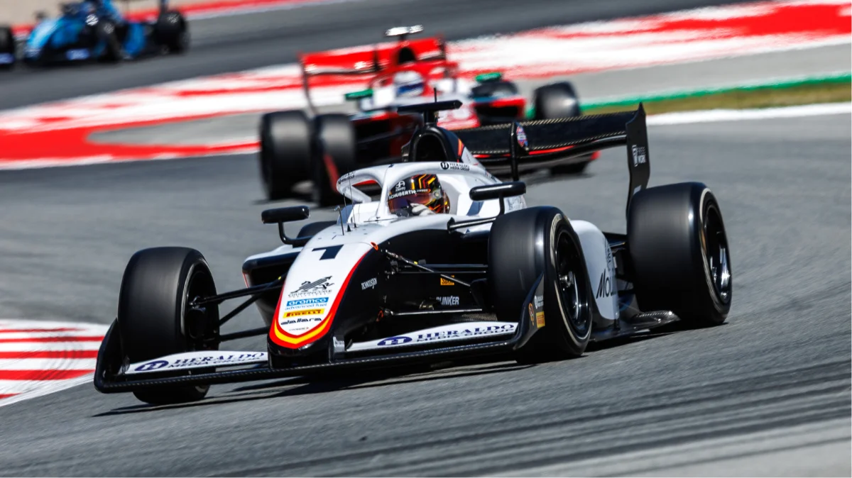 Naël gana la segunda carrera de F3 en Barcelona; Colnaghi es 18 ...