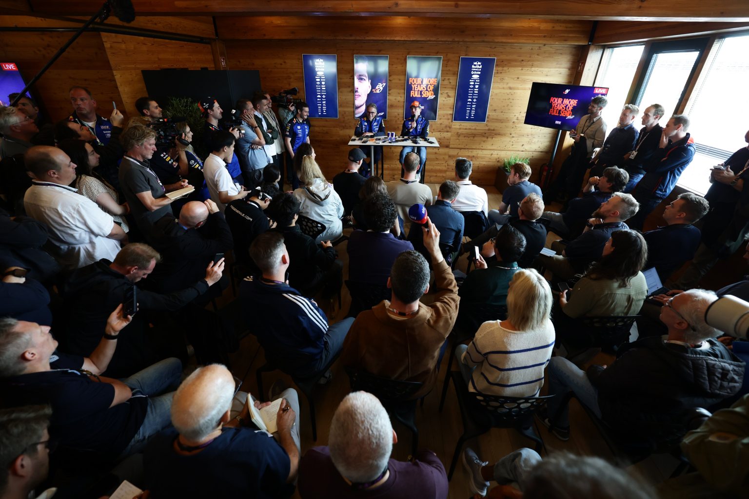 Verstappen reveals plans prior to Red Bull renewal: “I was close to ...